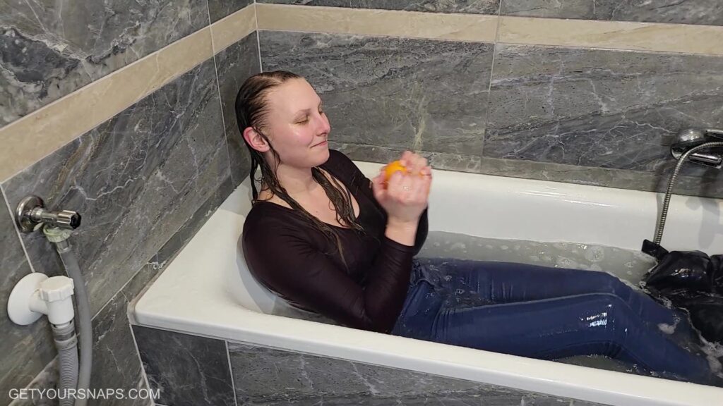 Luna takes a bath in clothes at home - Girls in Wet Clothes