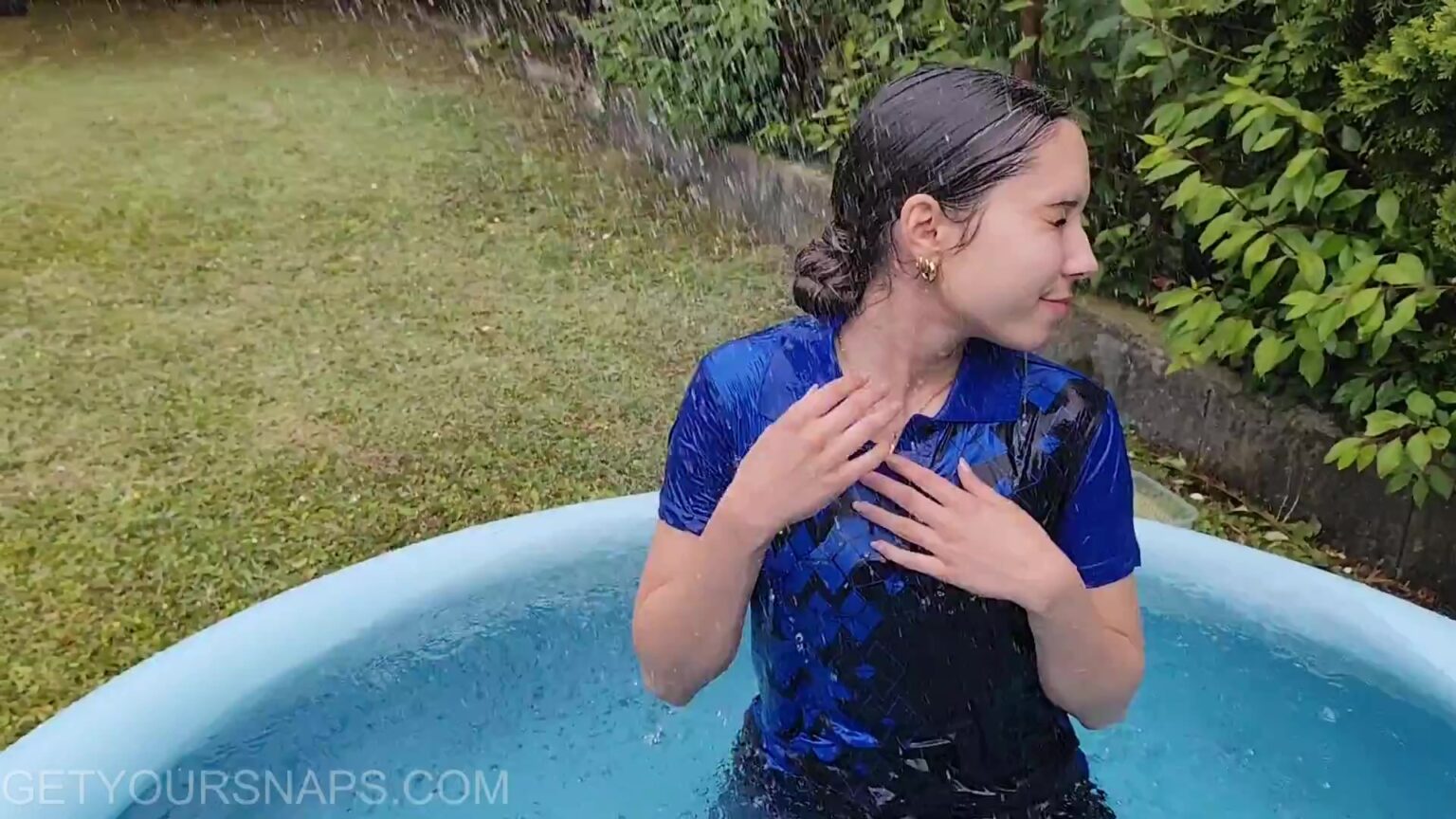 Ellie Gets Wet in Jeans in the Kiddie Pool - Girls in Wet Clothes