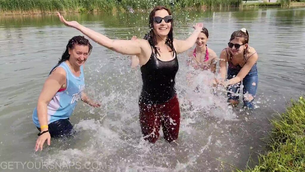 Wetlook Style - Girls in Wet Clothes